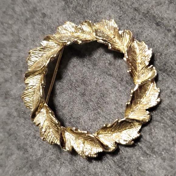 Gerrys | Jewelry | Vintage Brooch Leaves Goldtone Signed Gerrys | Poshmark